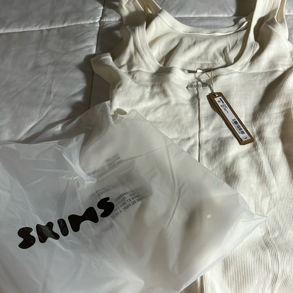 SKIMS | Other | Brand New Like Yesterday Skims With Tags And The Bags ...